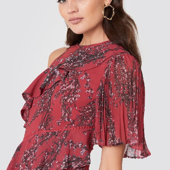 KEEPSAKE the Label | Dresses | Keepsake Light Up Midi Dress Red Floral ...